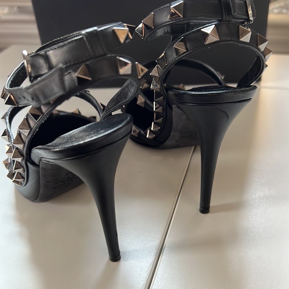 Valentino Garavani Black Leather Rock Stud Shoes 39 - Gem